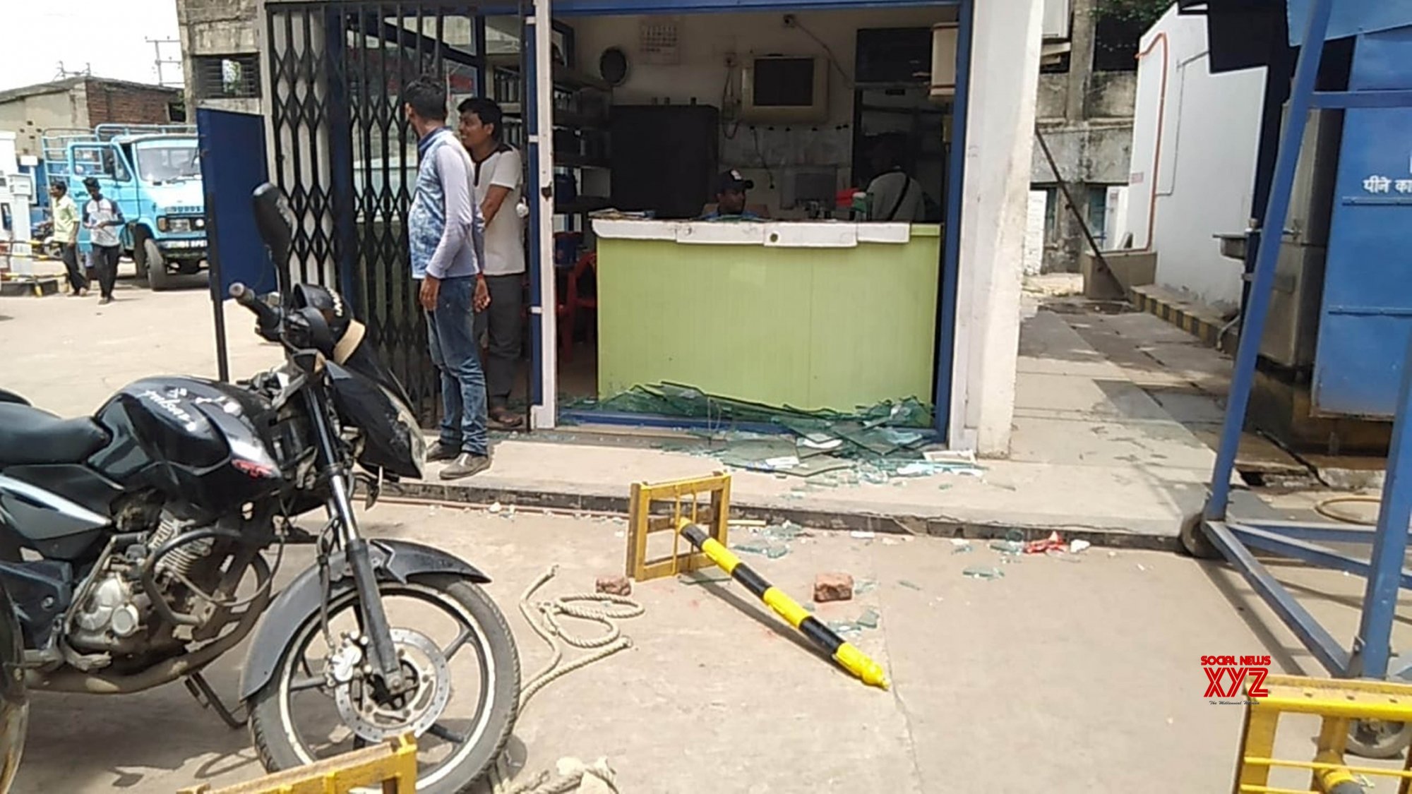 Asansol: Petrol pump vandalized #Gallery - Social News XYZ