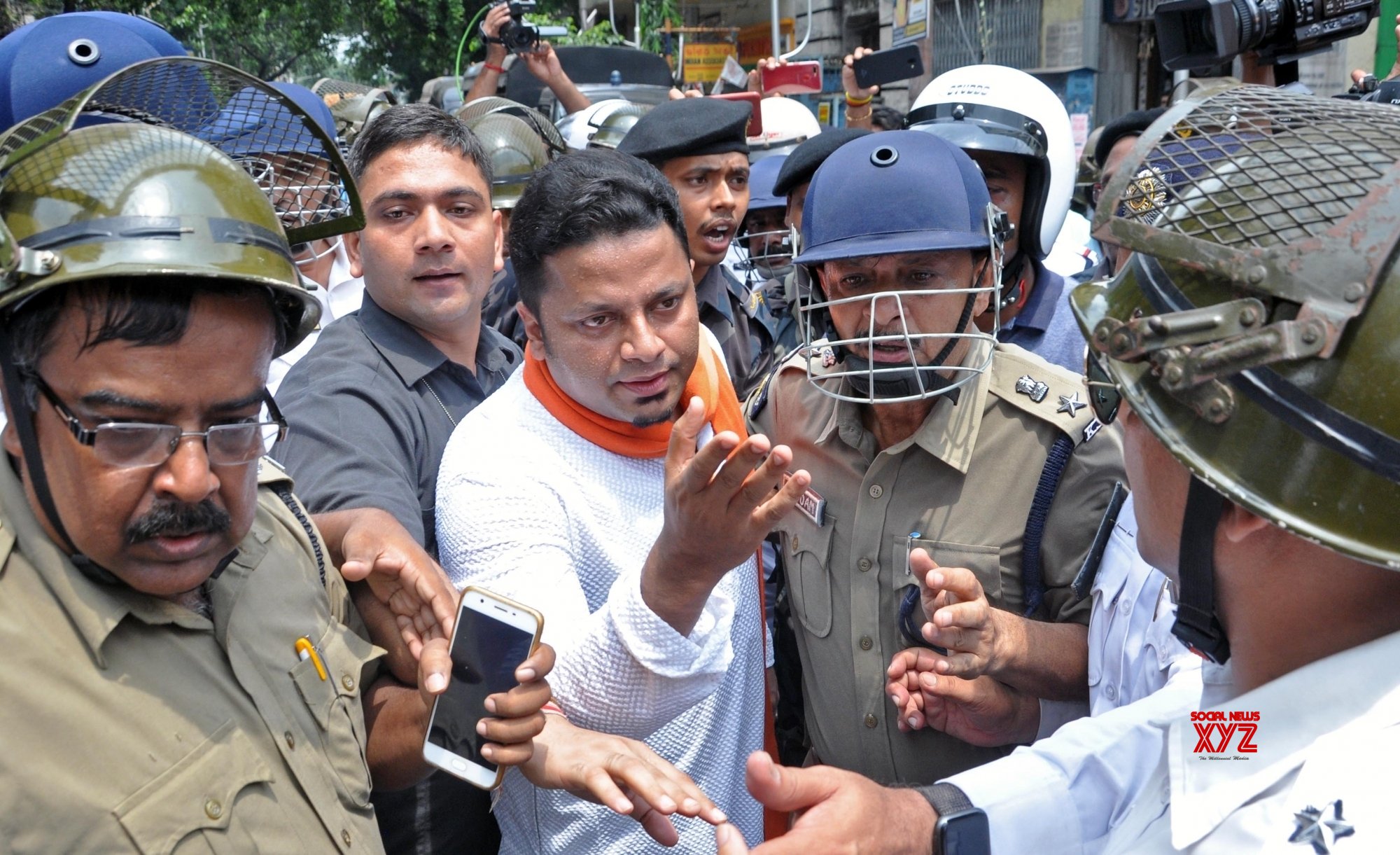 Kolkata: Teachers' protest rally #Gallery - Social News XYZ