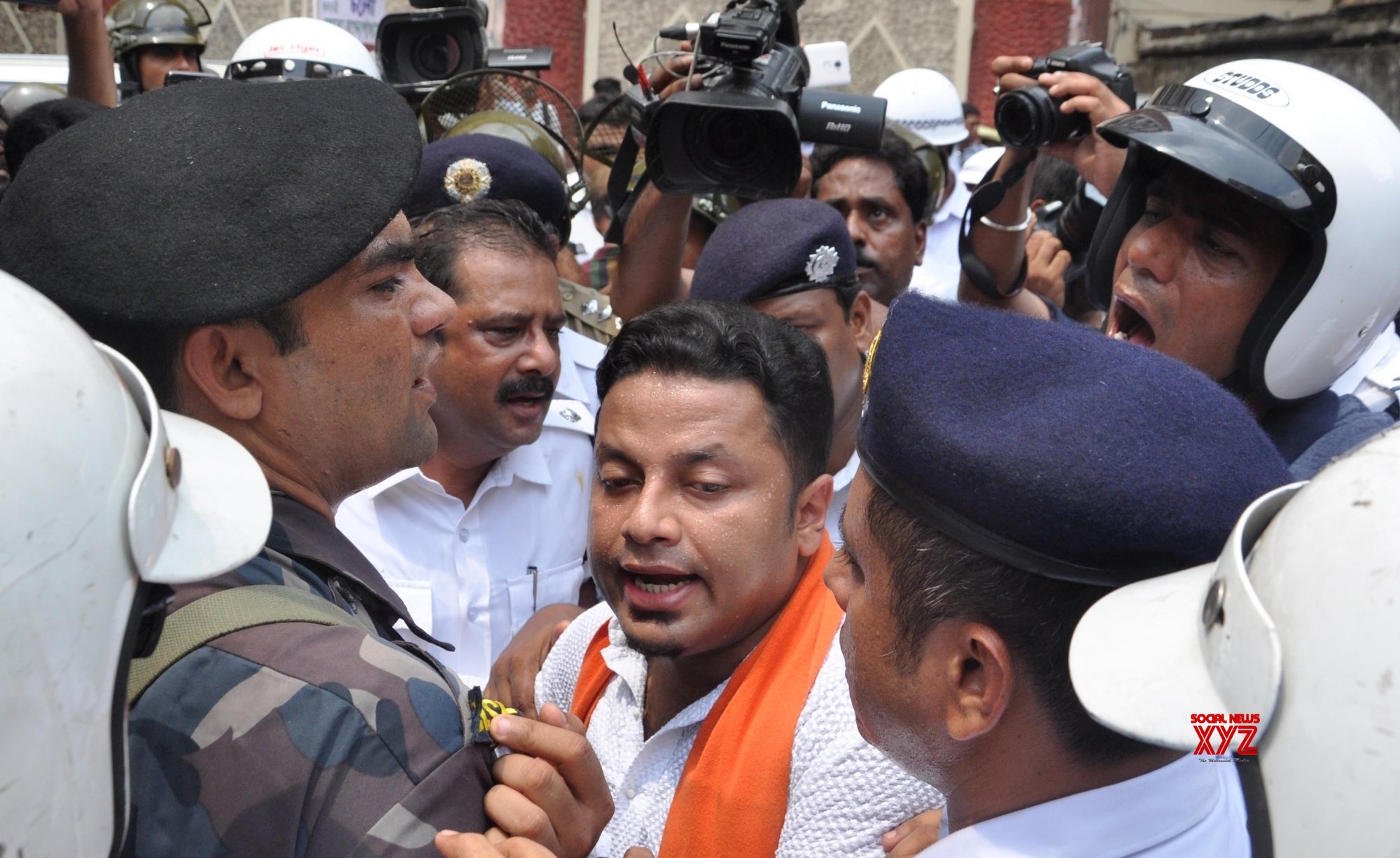 Kolkata: Teachers' protest rally #Gallery - Social News XYZ