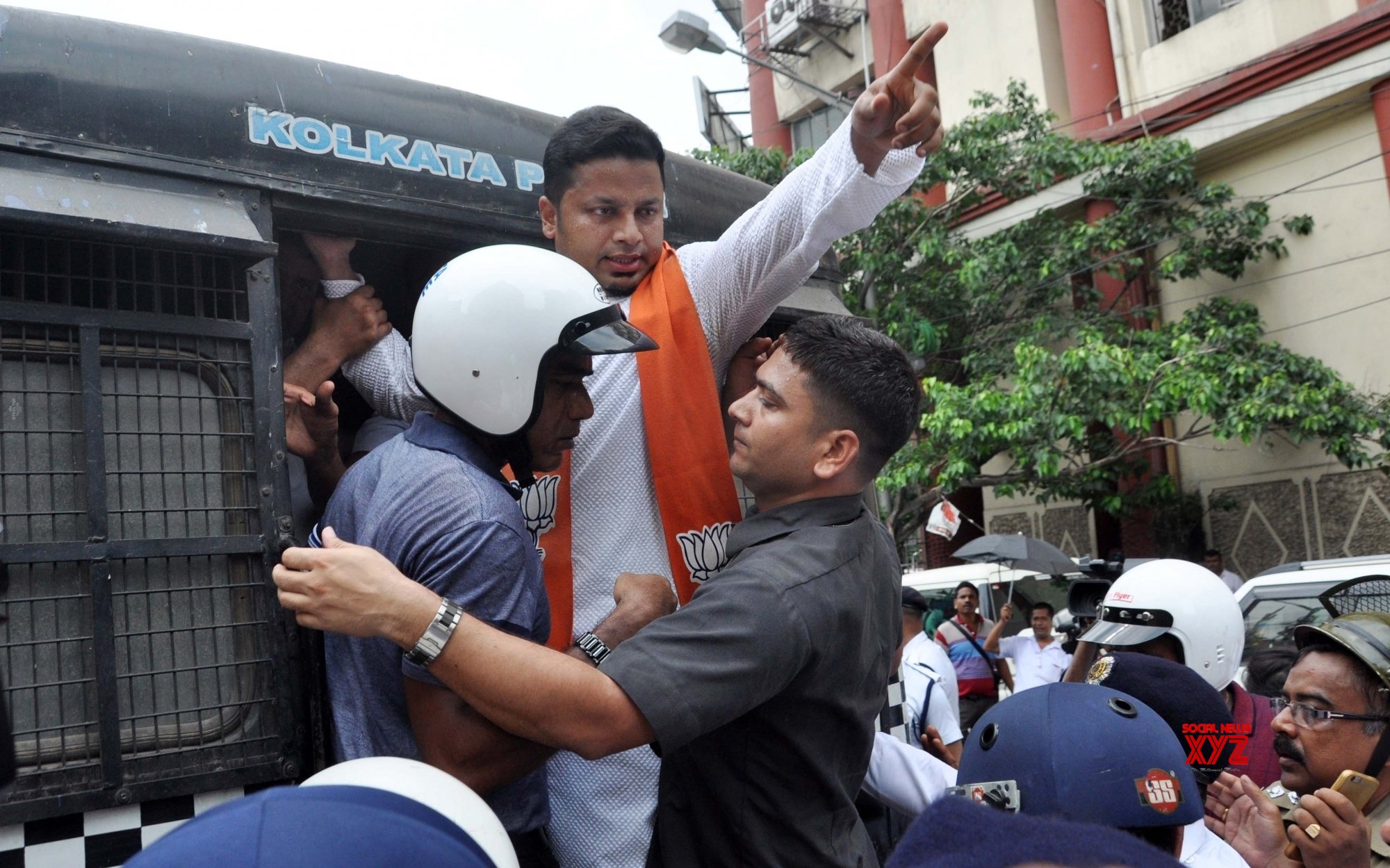 Kolkata: Teachers' protest rally #Gallery - Social News XYZ