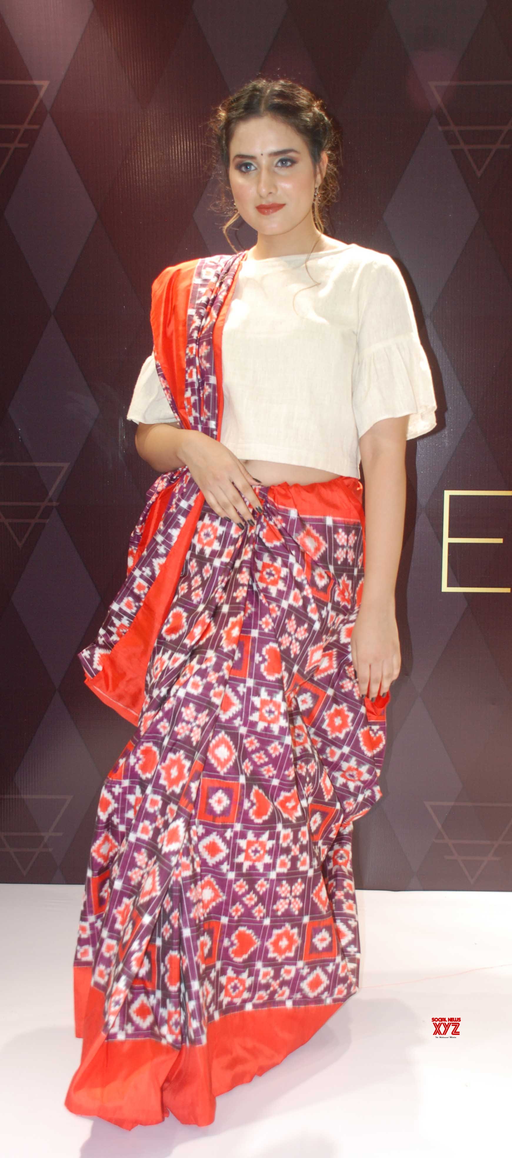 Actress Siddhi Idnani And Models Fashion Show At The Launch Of EARTHICA ...
