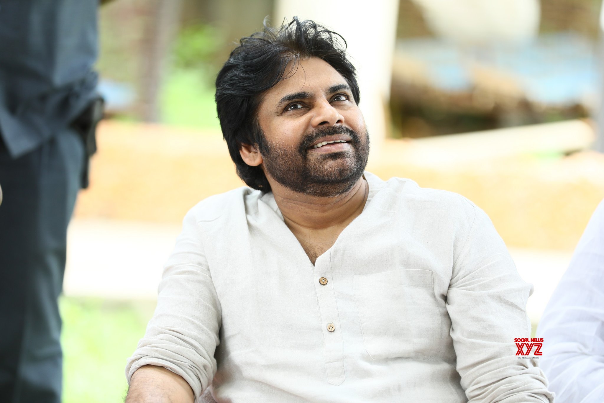 JanaSena Chief Pawan Kalyan Grand Welcome Stills At Rajahmundry - Social News XYZ