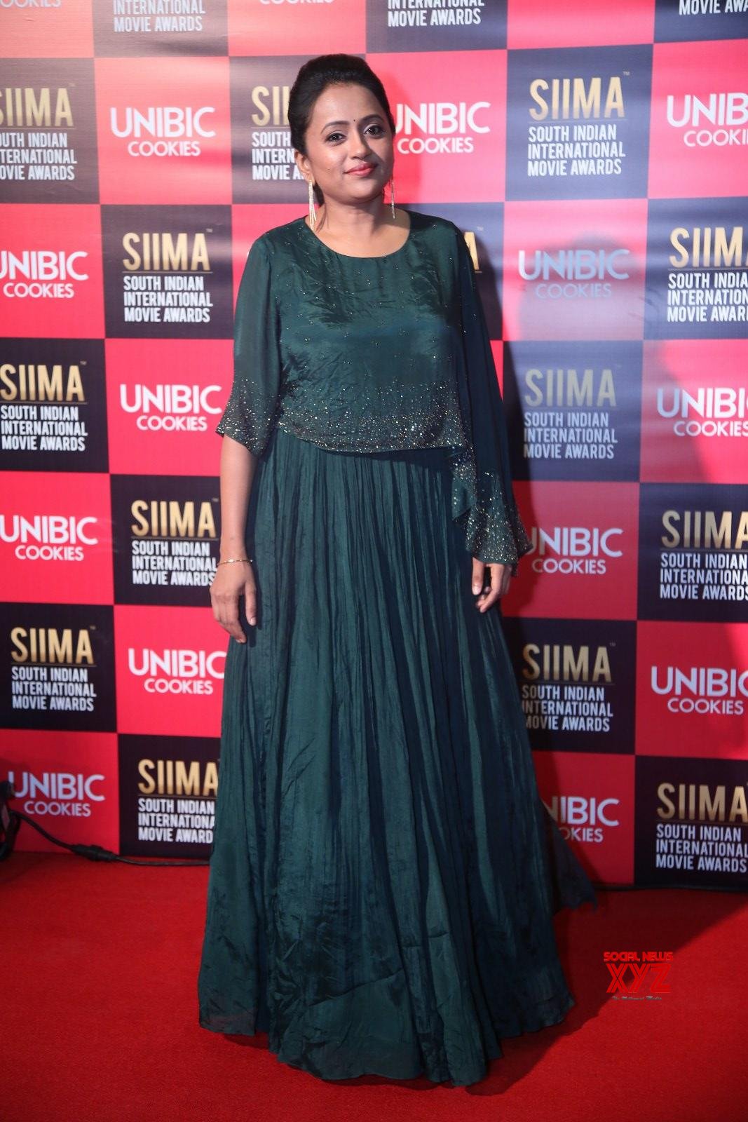 Anchor Suma Stills From SIIMA Awards 2019 Red Carpet - Social News XYZ