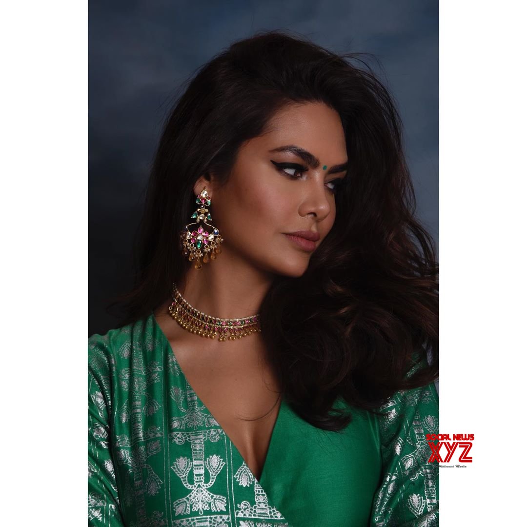 Actress Esha Gupta Traditional Stills - Social News XYZ