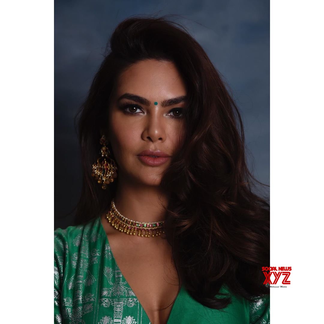 Actress Esha Gupta Traditional Stills - Social News XYZ