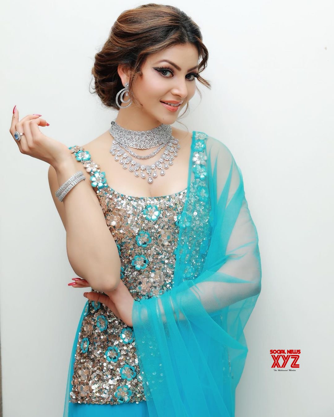 Actress Urvashi Rautela Beautiful New Stills - Social News XYZ
