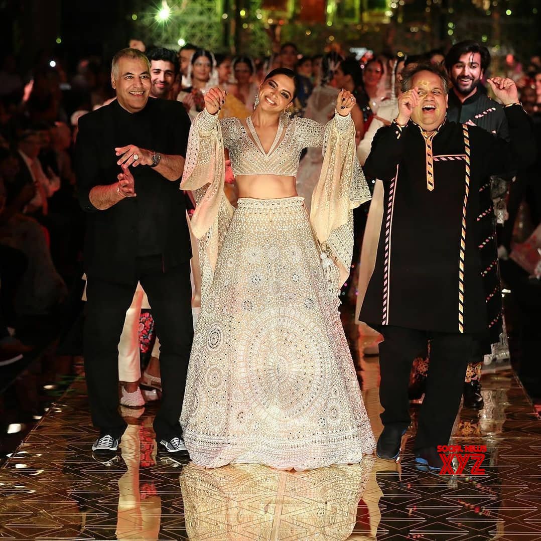 Actress Deepika Padukone Stunning Stills From Ramp Walk For Abu Jani ...