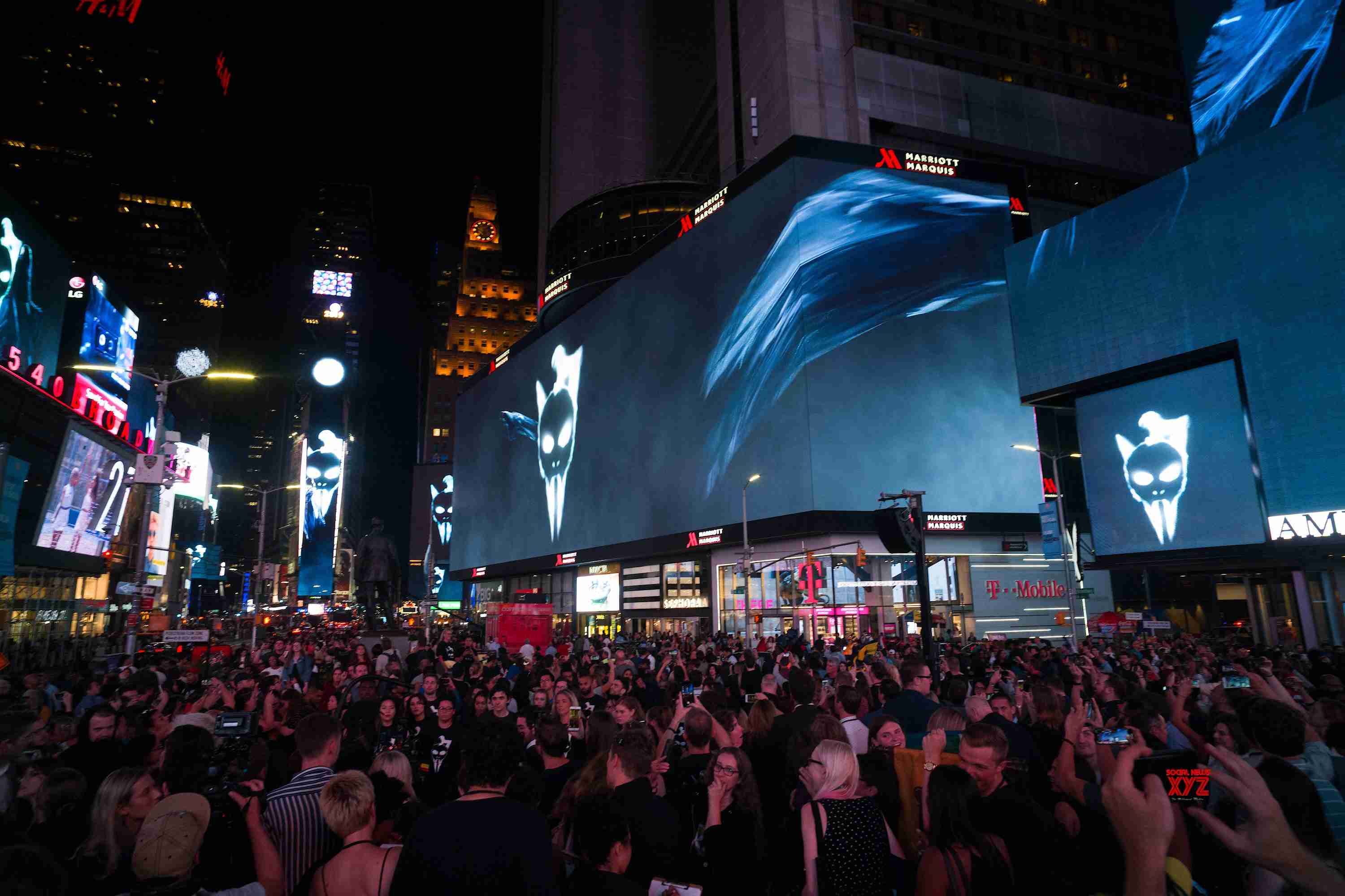 Harry Potter And The Cursed Child Takes Over Times Square HD Gallery ...