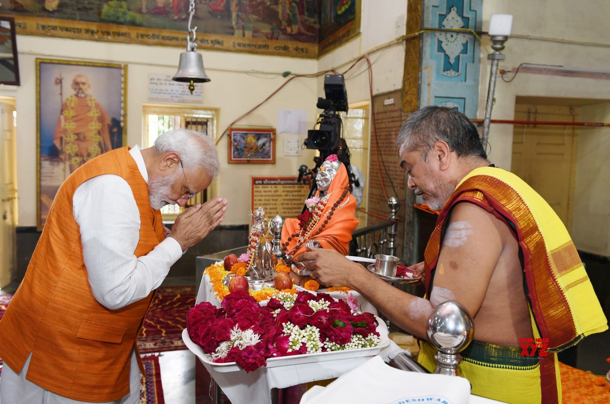 Garudeshwar: PM Modi offers prayers at Dutt Mandir in Gujarat #Gallery ...