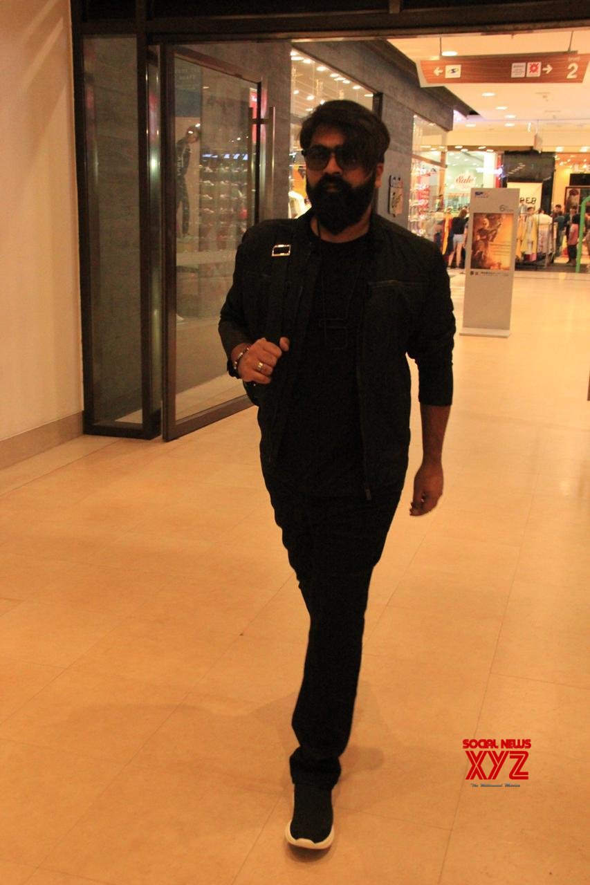 STR Stills From Chennai Airport - Social News XYZ