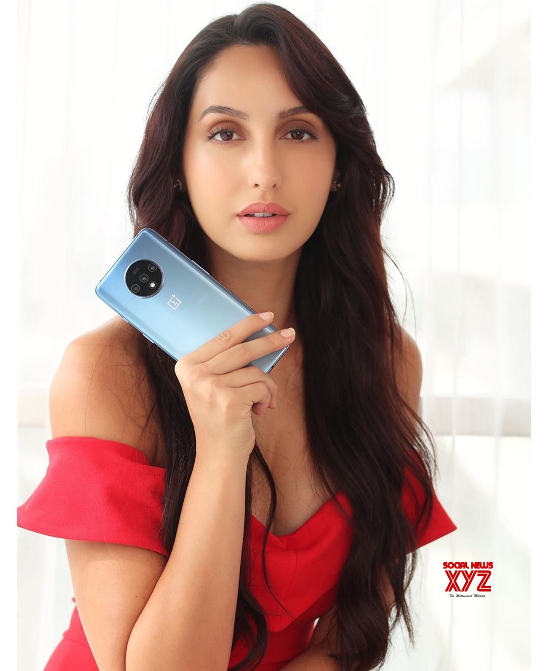 Bollywood And Tollywood Actress Stills Showcasing One Plus 7T Phone ...