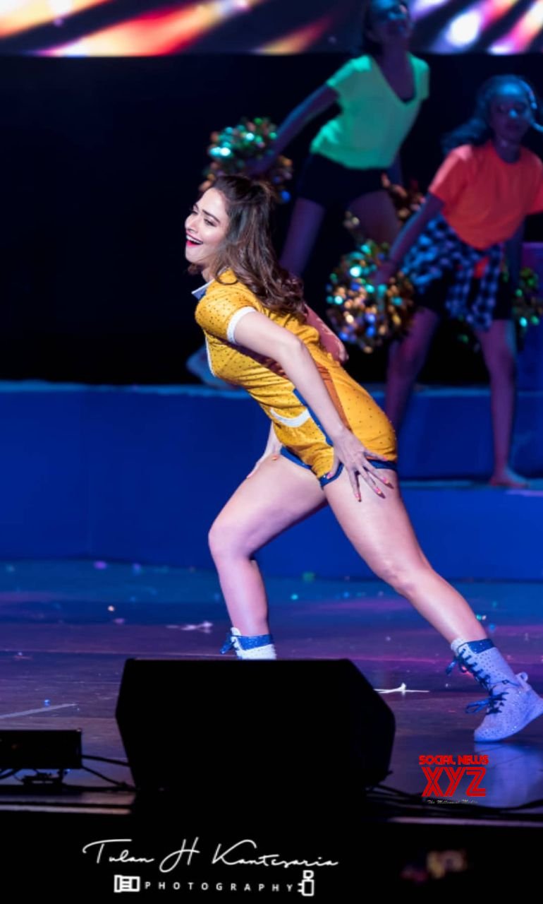 Actress Tamannaah Bhatia Hot And Bold Dance Stills - Social News XYZ