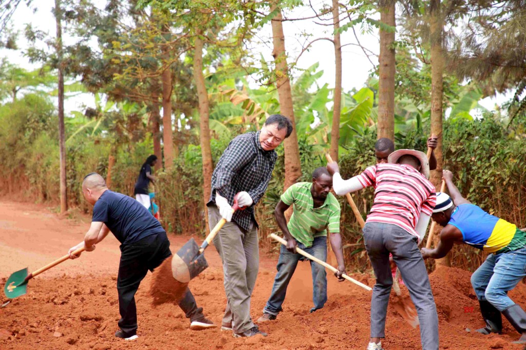 RWANDA - KIGALI - CHINESE ENTERPRISES - RWANDAN RESIDENTS - COMMUNITY ...