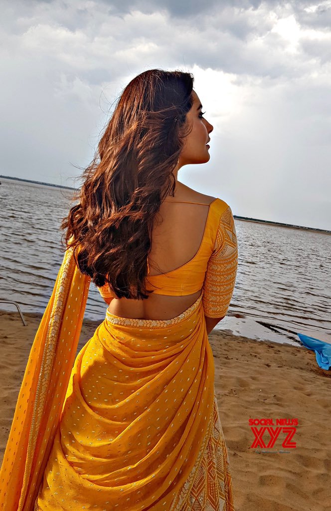 Actress Raashi Khanna Gorgeous Stills From Prathi Roju Pandaage Movie ...