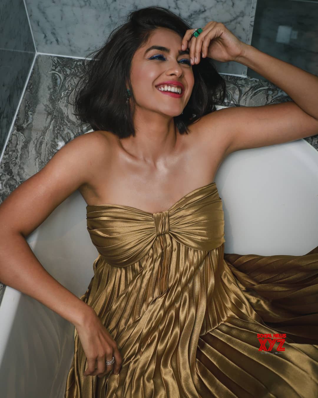 Actress Mrunal Thakur Sexy Stills From Gold Awards - Social News XYZ