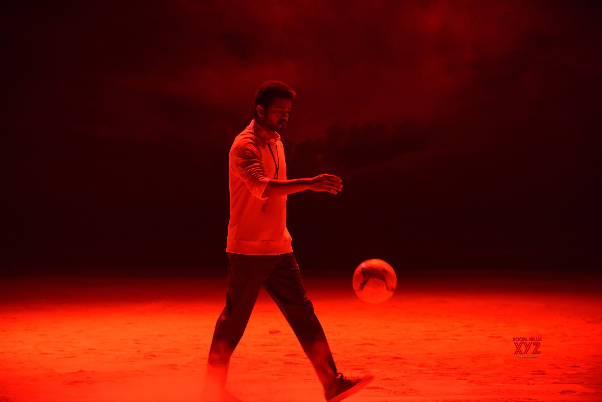 Thalapathy Vijay Stills From Bigil Movie Singappenney Song - Social ...