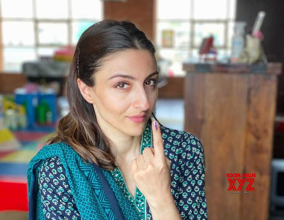 Mumbai: Maharashtra Assembly Polls - Sohal Ali Khan casts vote #Gallery ...