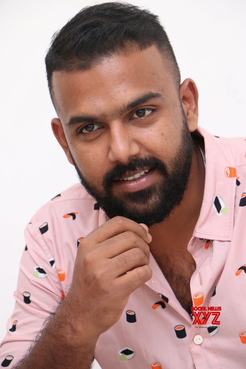 Tharun Bhaskar Stills From Meeku Mathrame Cheptha Movie Interview ...