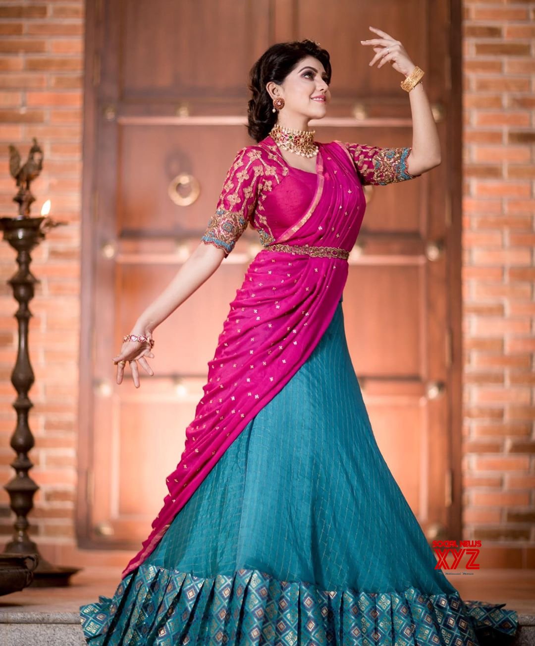 Actress Athulya Ravi Beautiful Traditional Stills - Social News XYZ