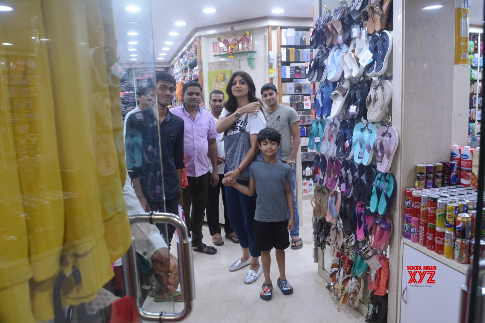 Actress Shilpa Shetty Son Viaan Spotted At Juhu - Gallery - Social News XYZ