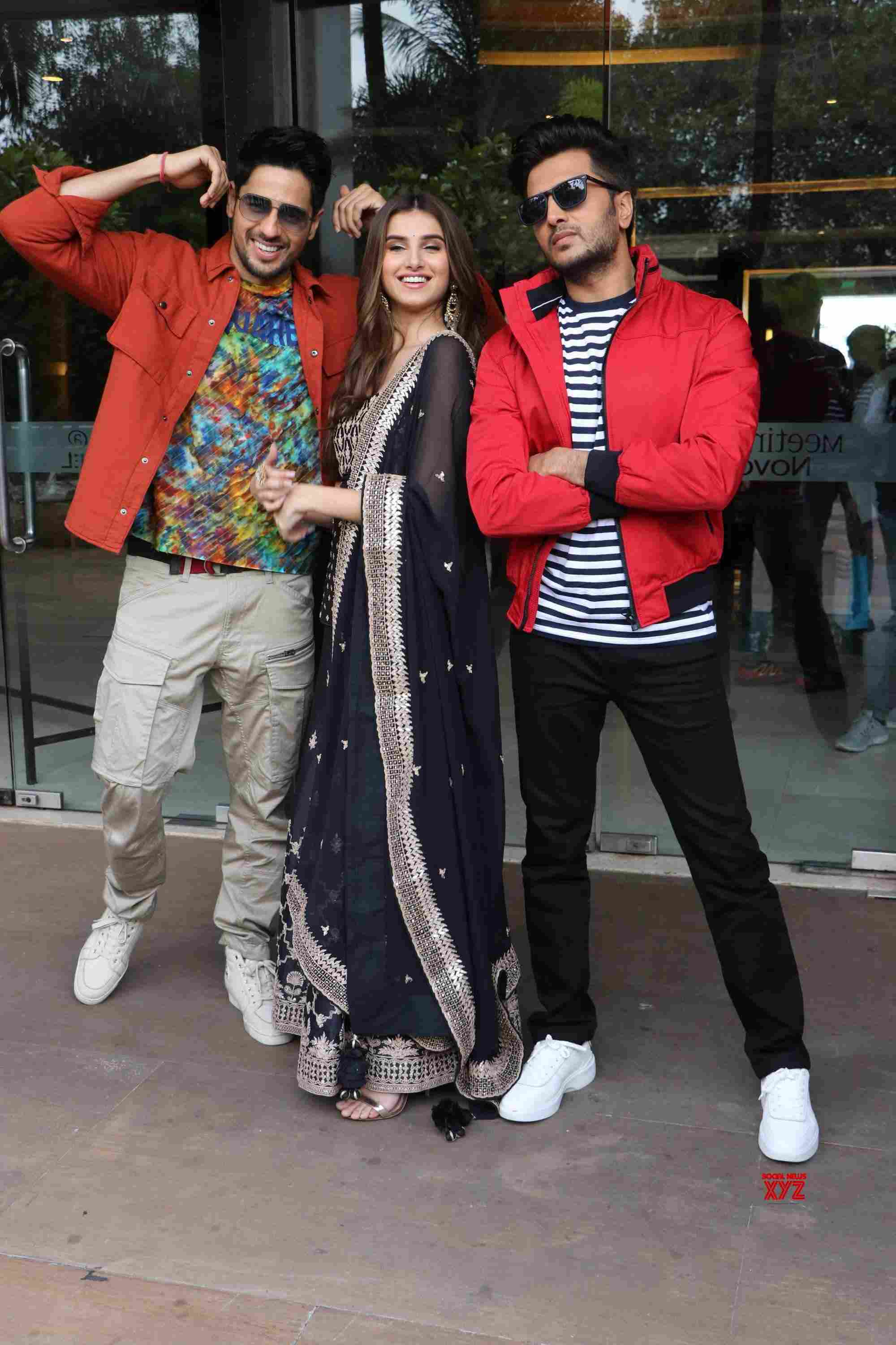 Tara Sutaria, Riteish Deshmukh, and Siddharth Malhotra Spotted ...