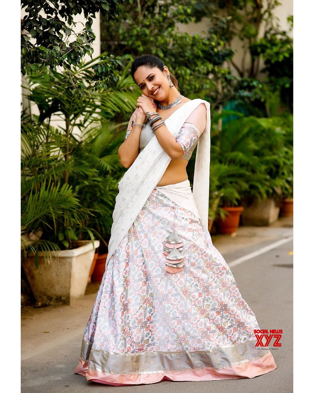 Actress Anasuya Bharadwaj New Glamour Stills - Social News XYZ