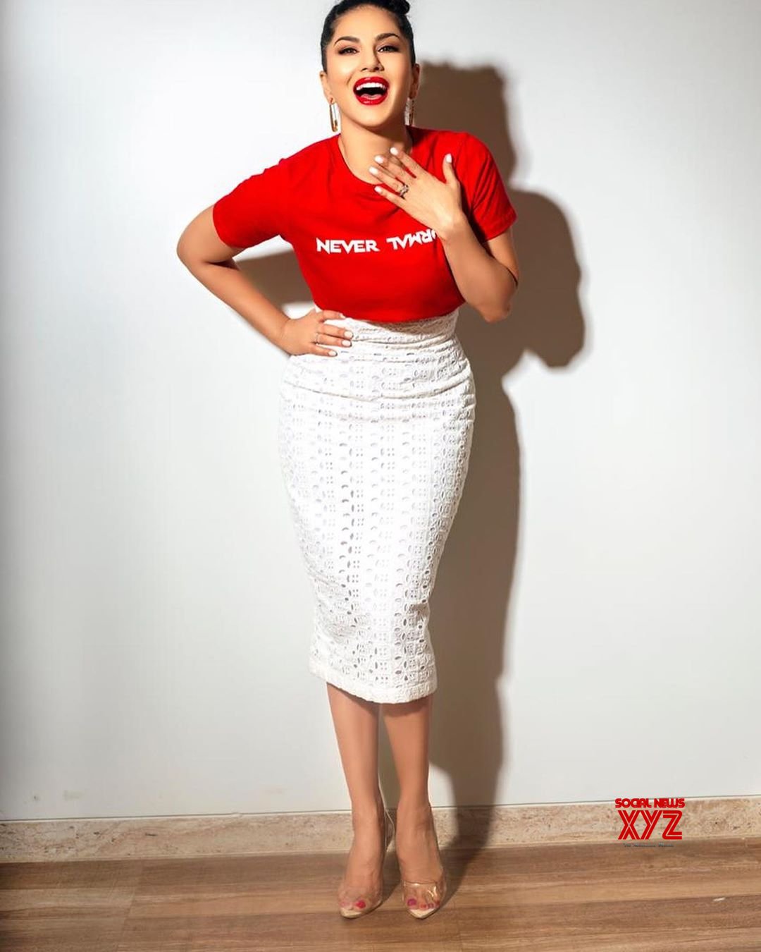 Actress Sunny Leone Latest Red Hot Stills - Social News XYZ