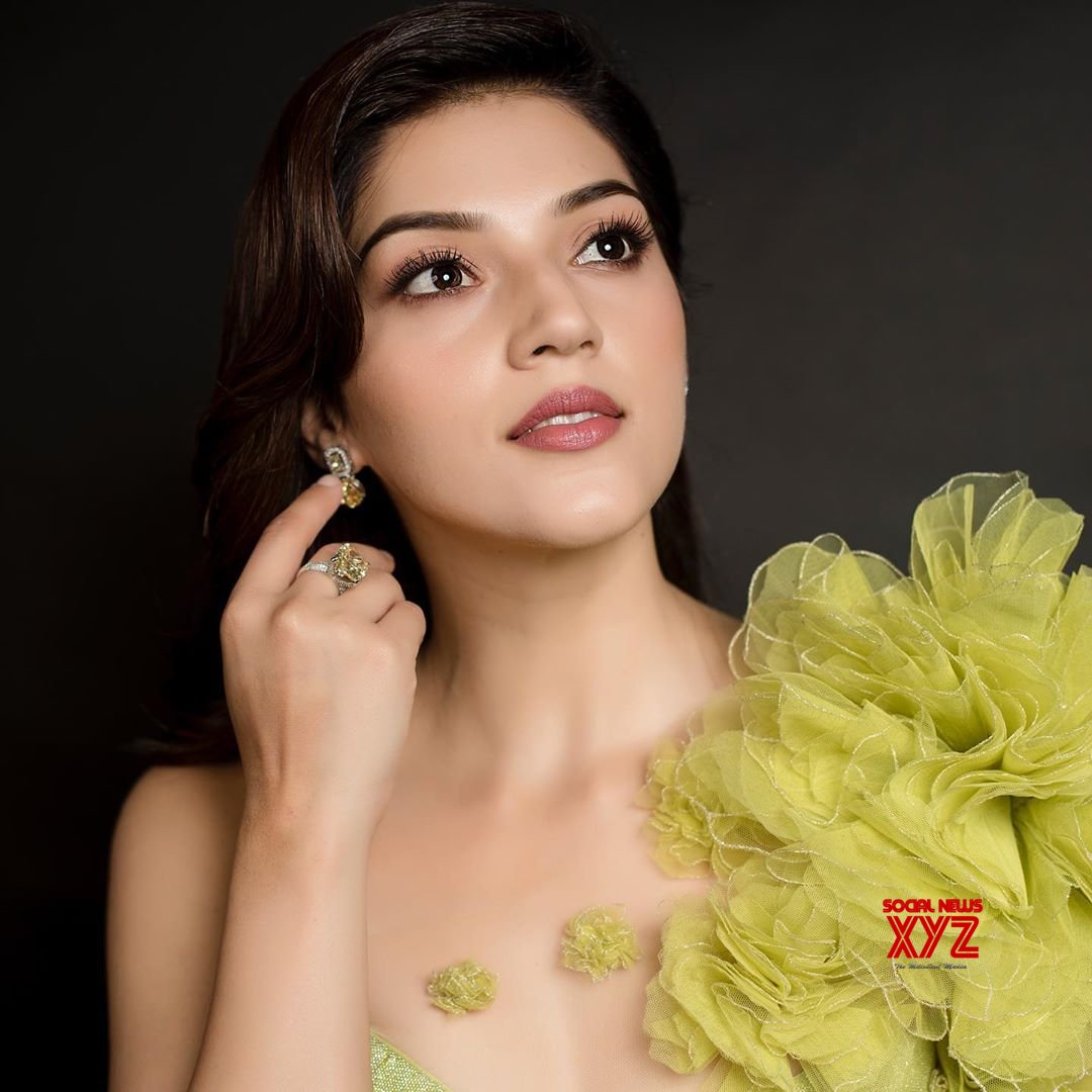 Actress Mehreen Pirzada Latest Stunning Gorgeous Stills - Social News XYZ