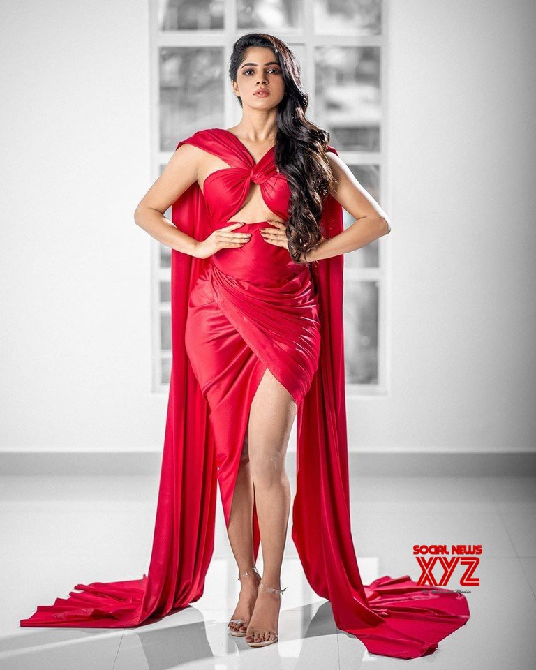 Actress Divya Bharathi Stunning Hot Stills - Social News XYZ