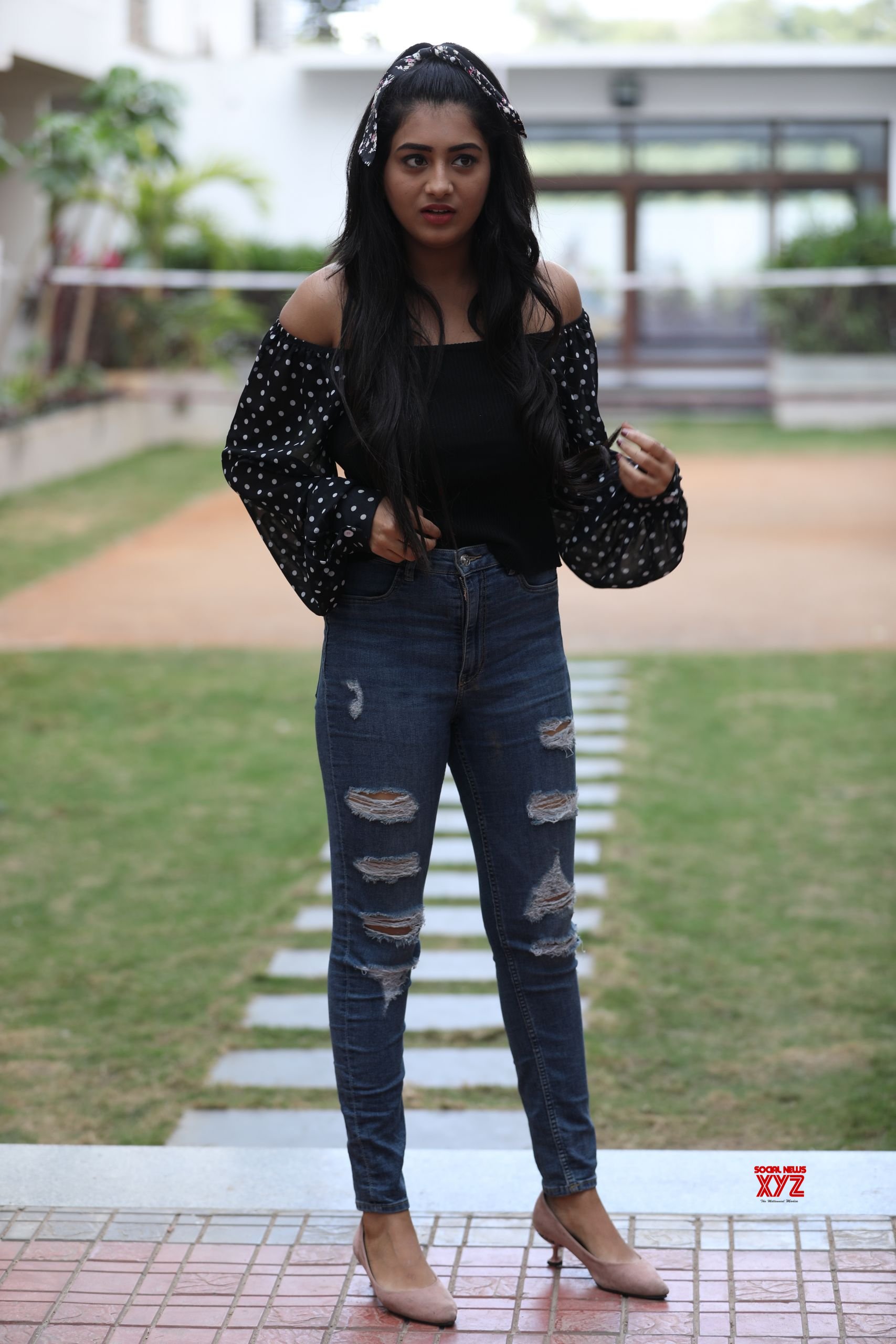 Actress Rashi Singh Hot New HD Stills - Social News XYZ