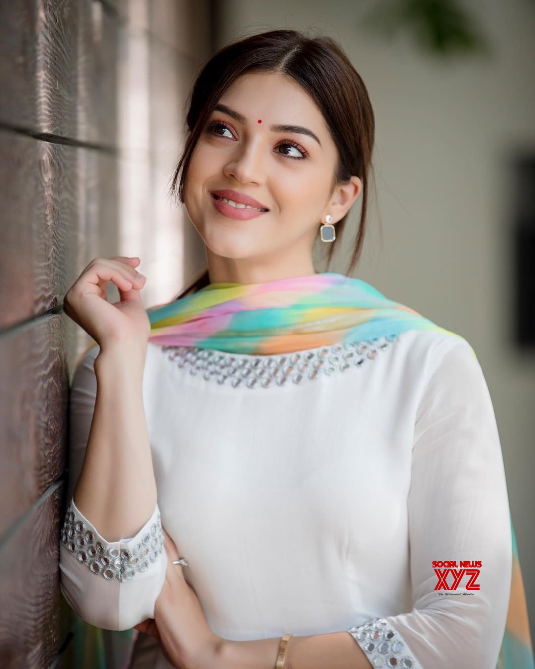 Actress Mehreen Pirzada Glam And Traditional Stills - Social News XYZ