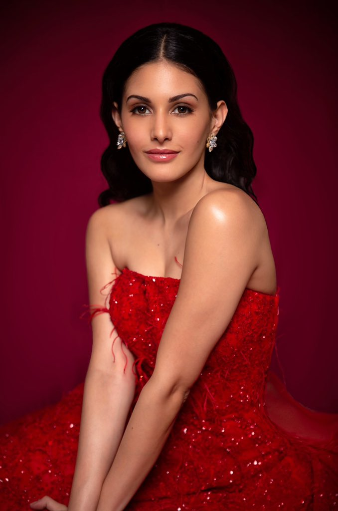 Actress Amyra Dastur Red Hot Stills - Social News XYZ