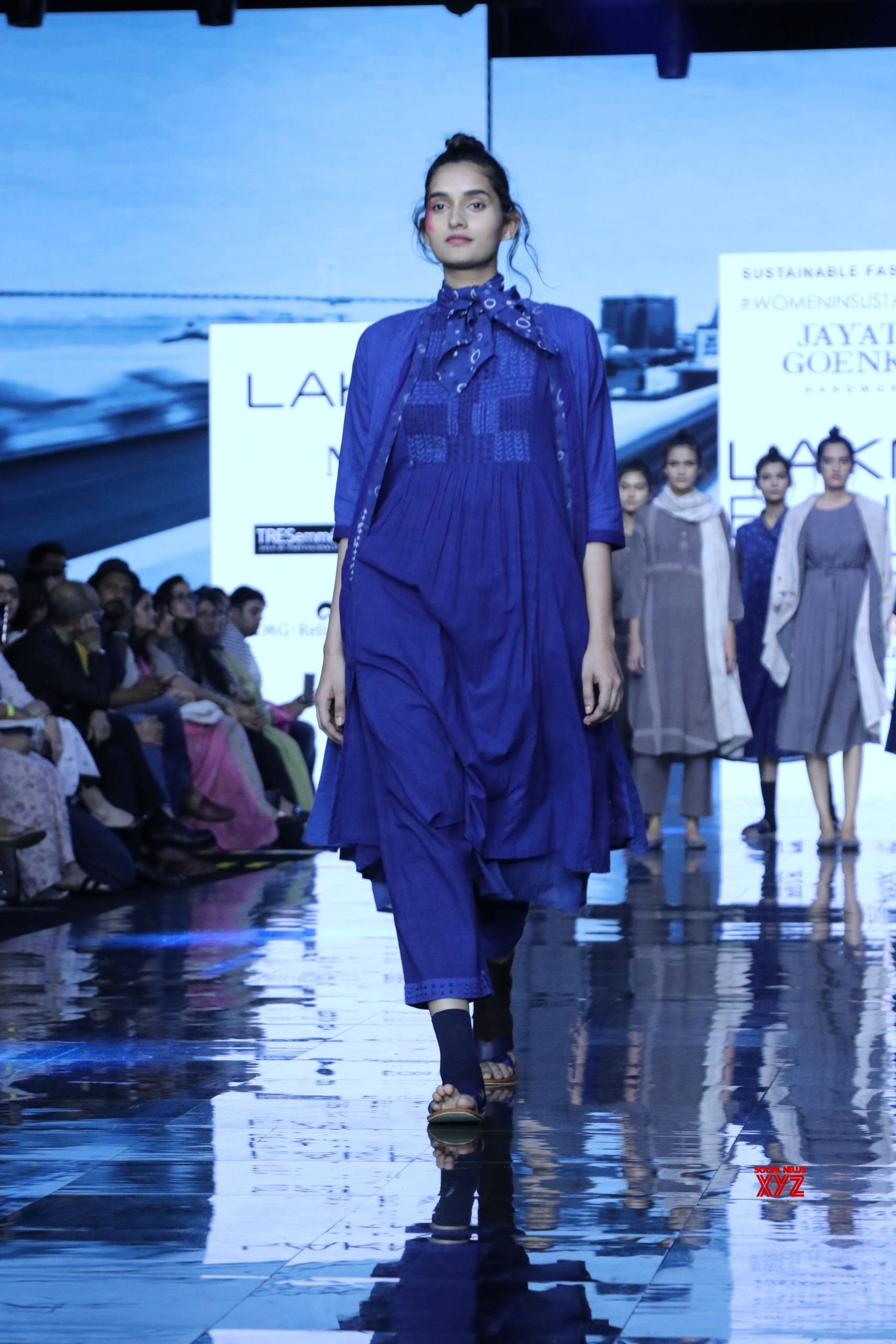 Neha Mahajan Walked Ramp For Jayati Goenka At Lakme Fashion Show 2020 ...