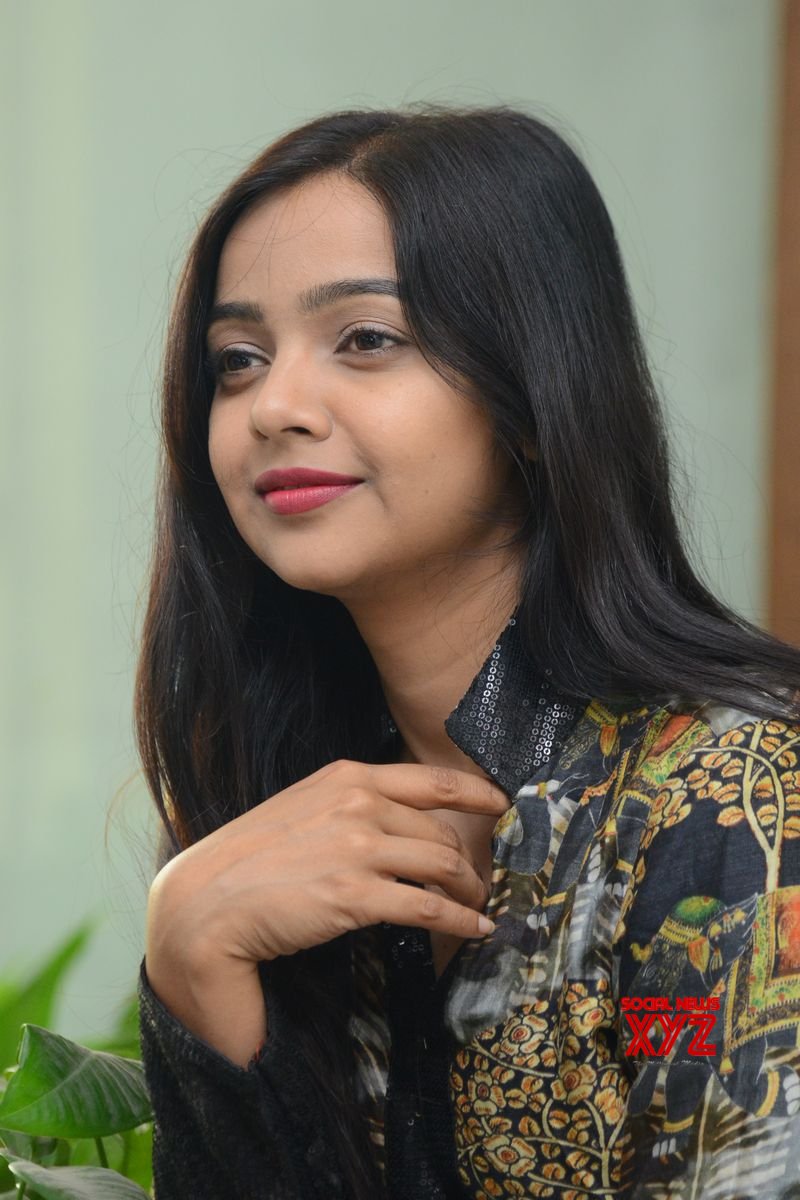 Actress Nithya Shetty Stills From O Pitta Katha Movie Promotions ...