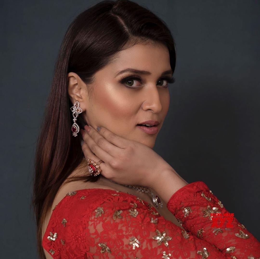 Actress Mannara Chopra Latest Stills - Social News XYZ