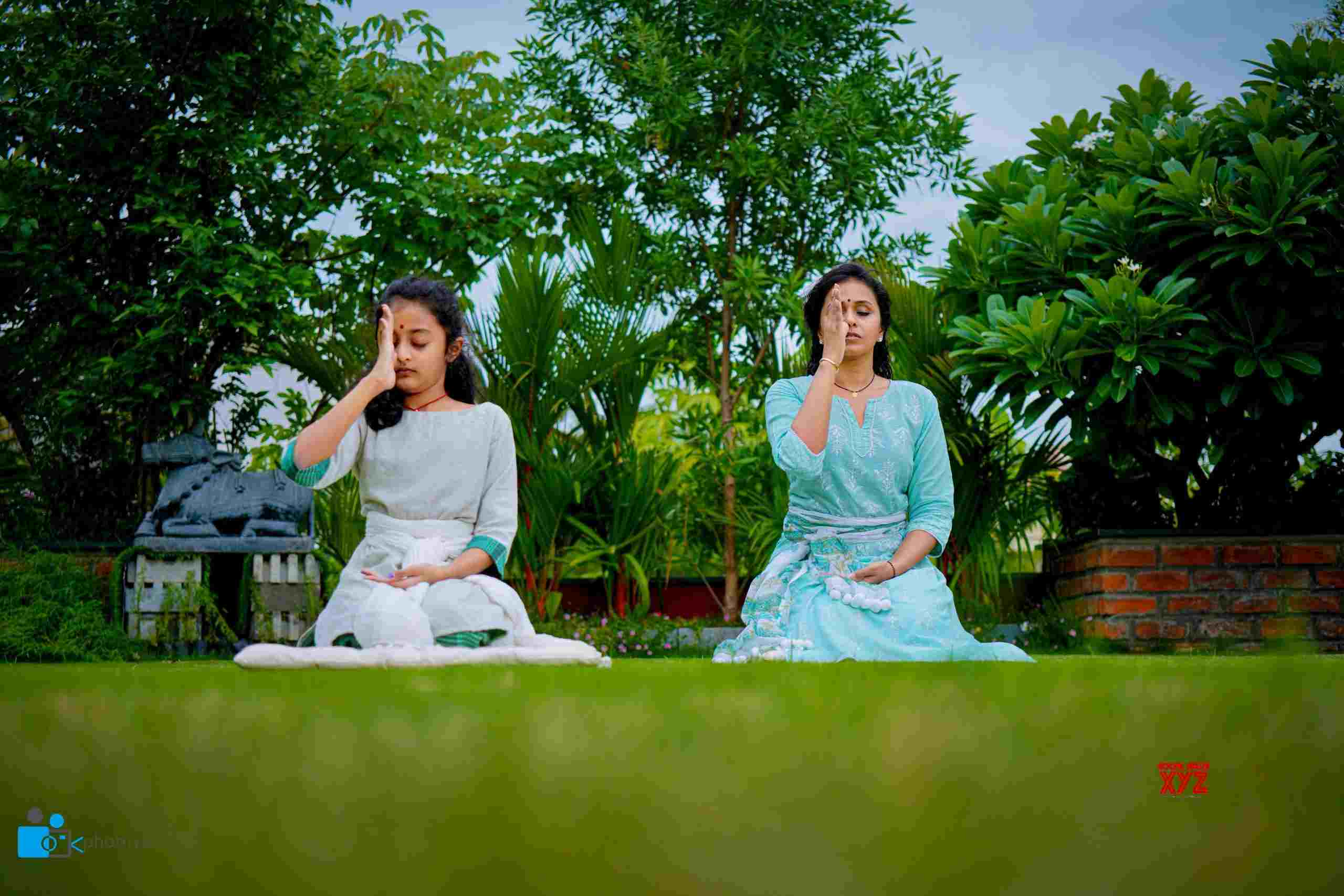 Telugu Pop Singer Smita And Daughter Shivi Yoga Day HD Stills - Social ...