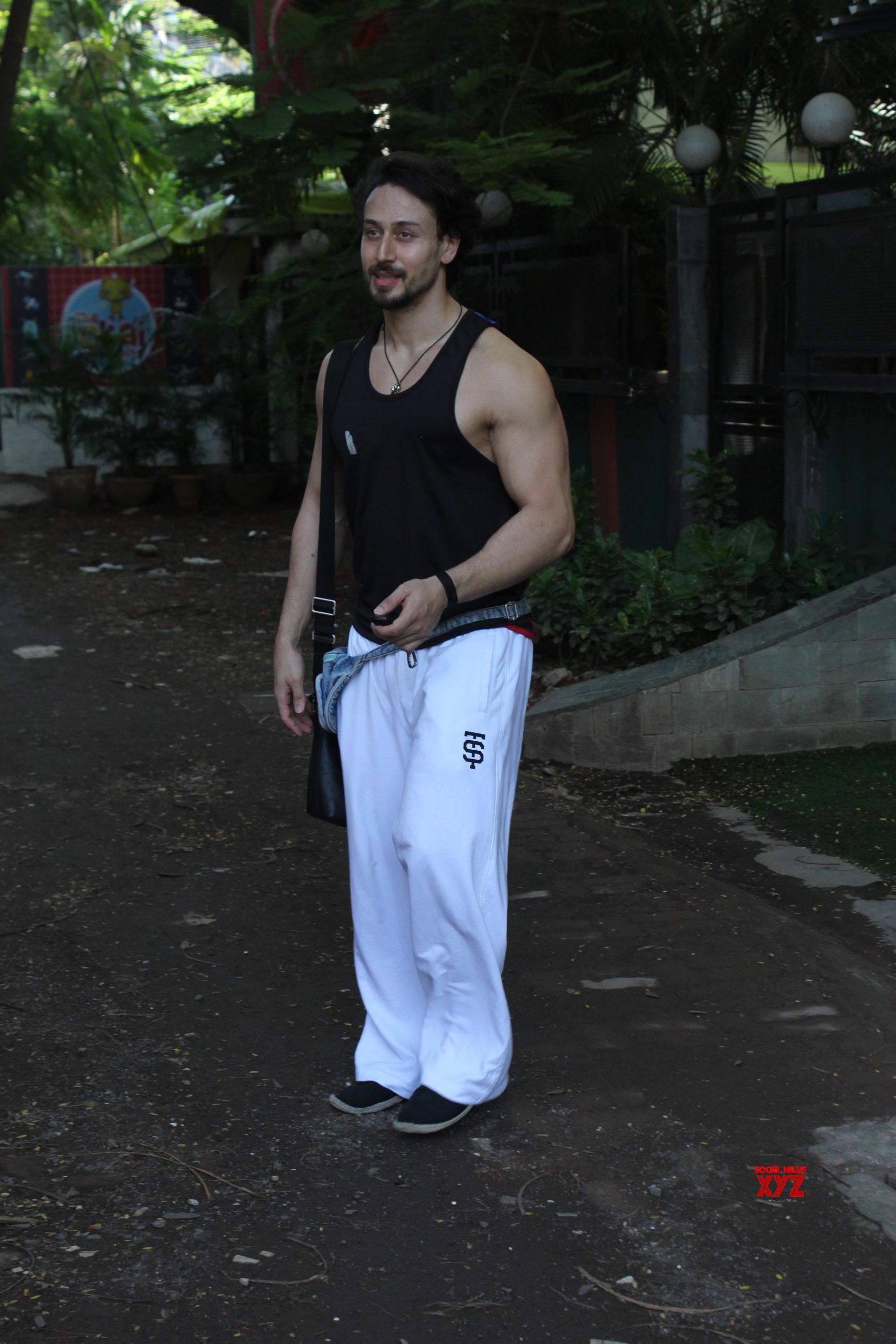 Tiger Shroff Spotted At Dubbing Studio In Juhu Gallery - Social News XYZ