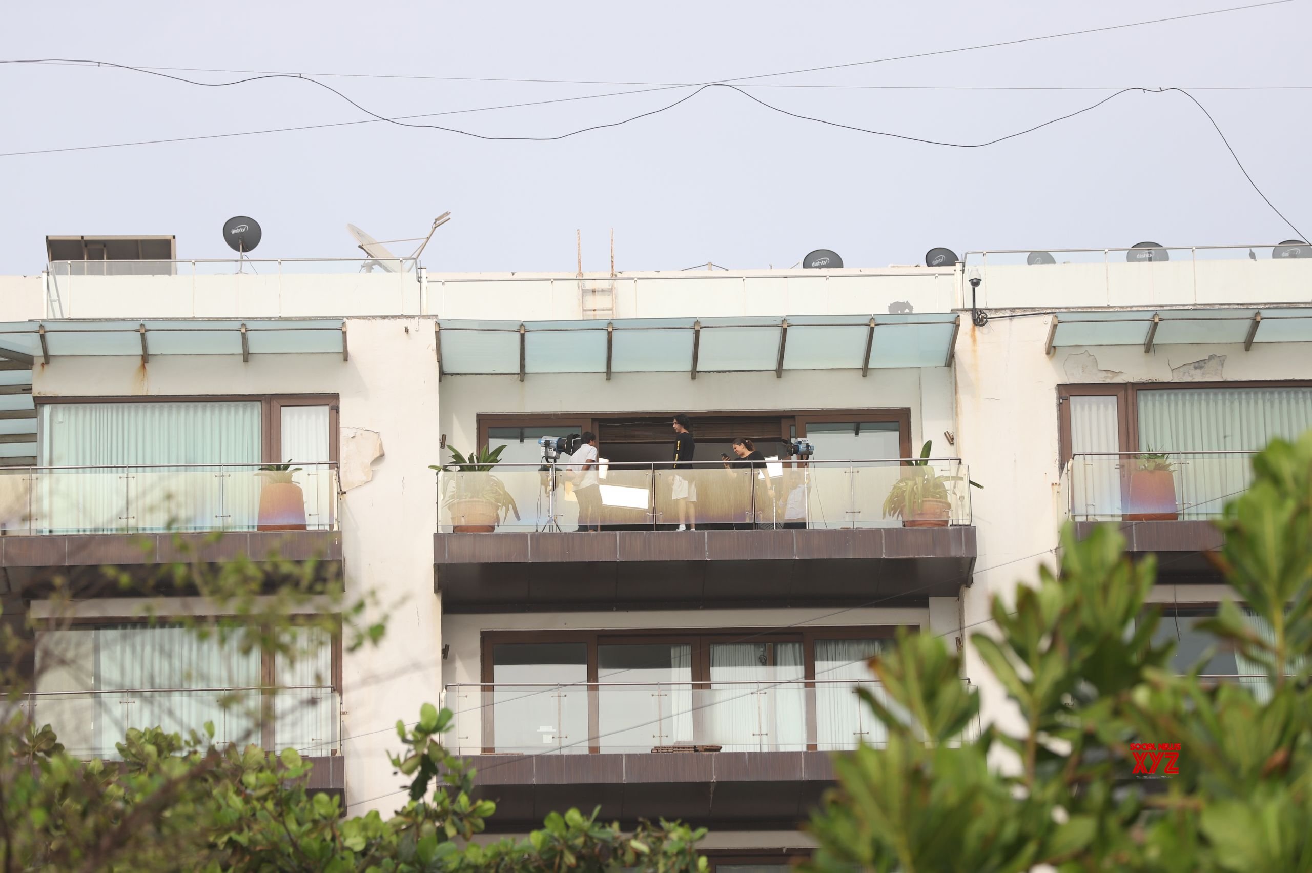 Shahrukh Khan Shooting At Mannat Bandra Gallery - Social News XYZ