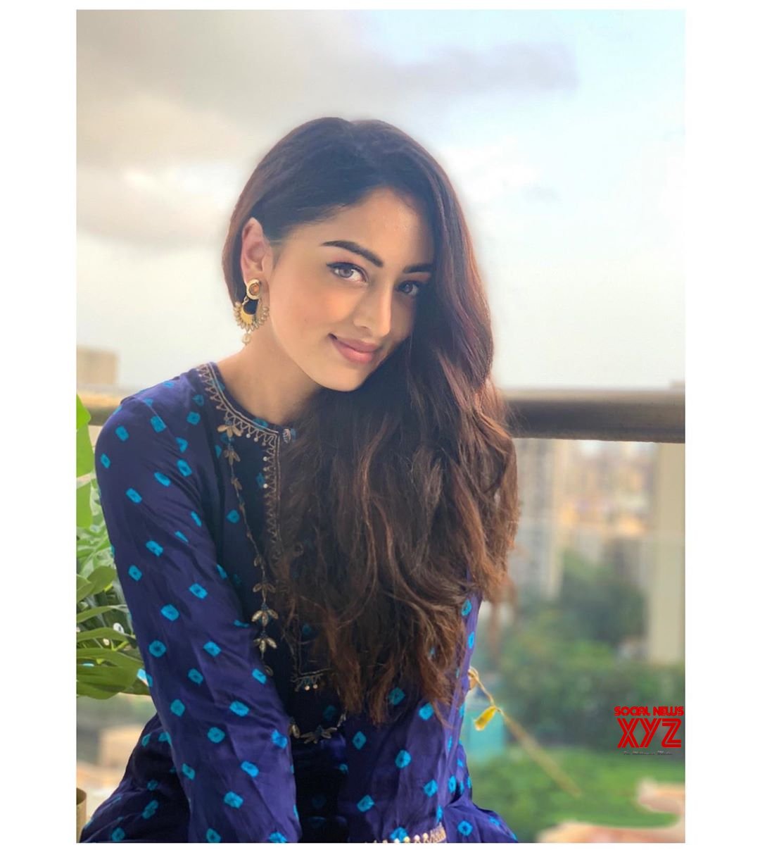 Actress Sandeepa Dhar Latest Hot And Cute Stills - Social News XYZ