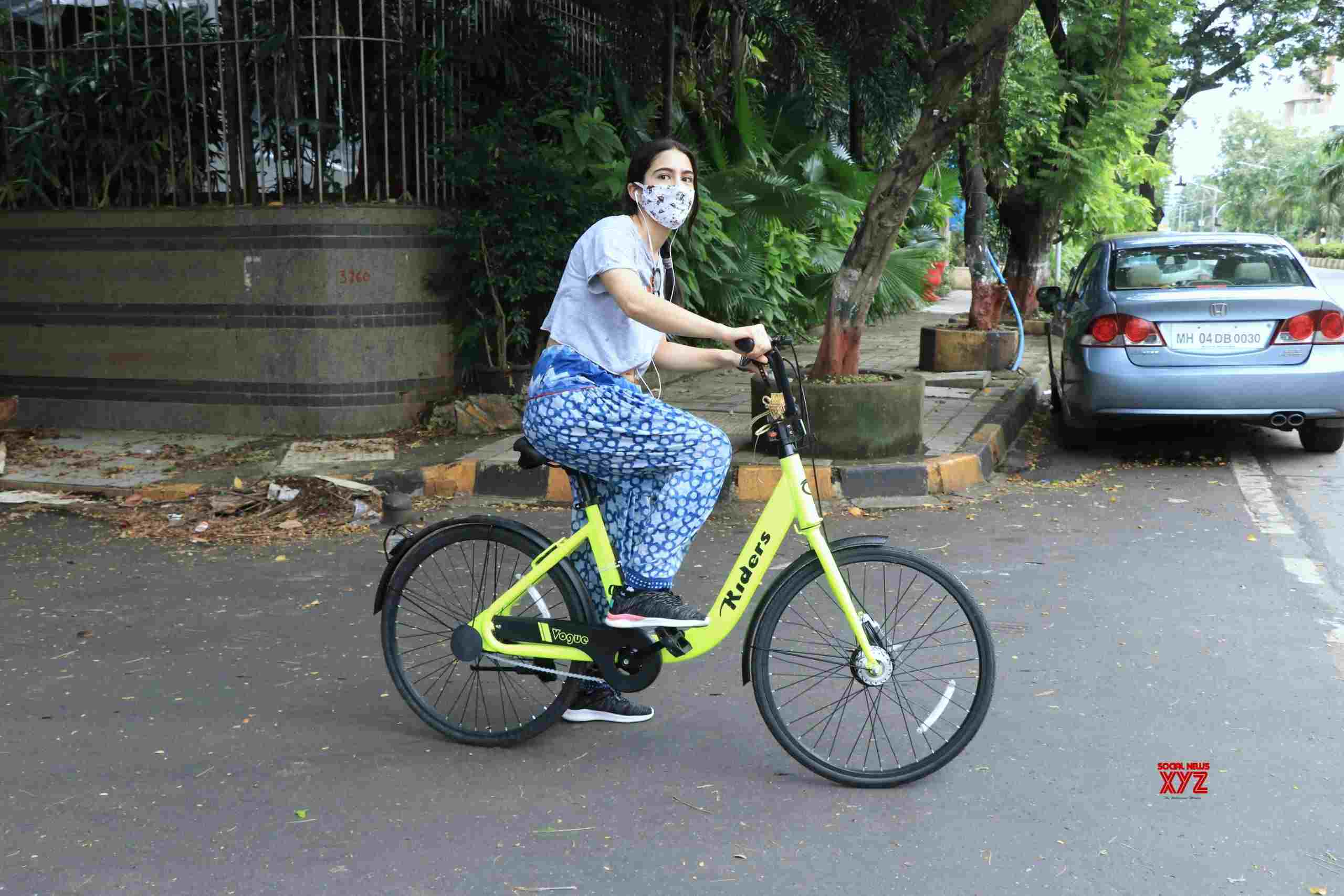 Actress Sara Ali Khan Spotted Cycling At Juhu HD Gallery - Social News XYZ