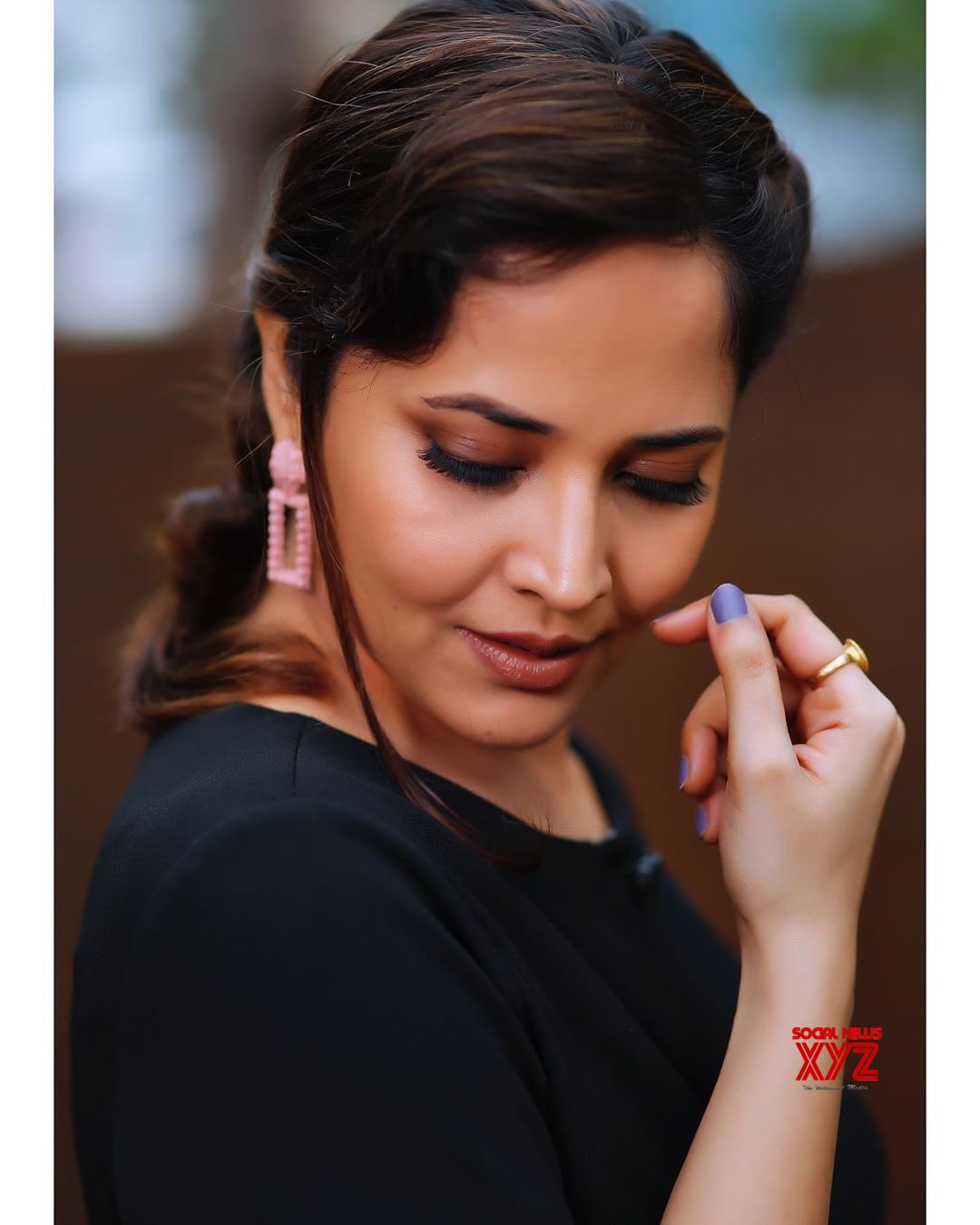 Actress Anasuya Bharadwaj New Glamour Stills - Social News XYZ