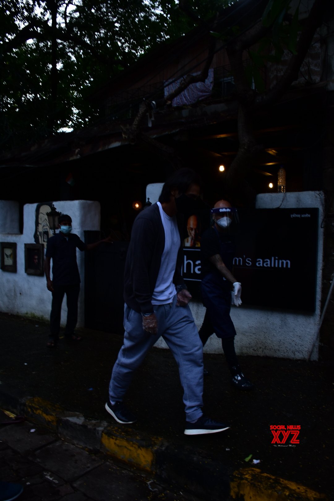 Arjun Rampal Spotted At Hakim Alim Salon In Bandra HD Gallery - Social ...