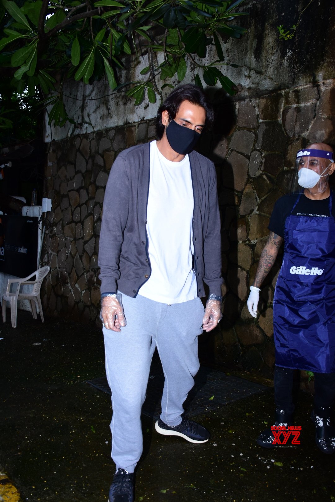 Arjun Rampal Spotted At Hakim Alim Salon In Bandra HD Gallery - Social ...