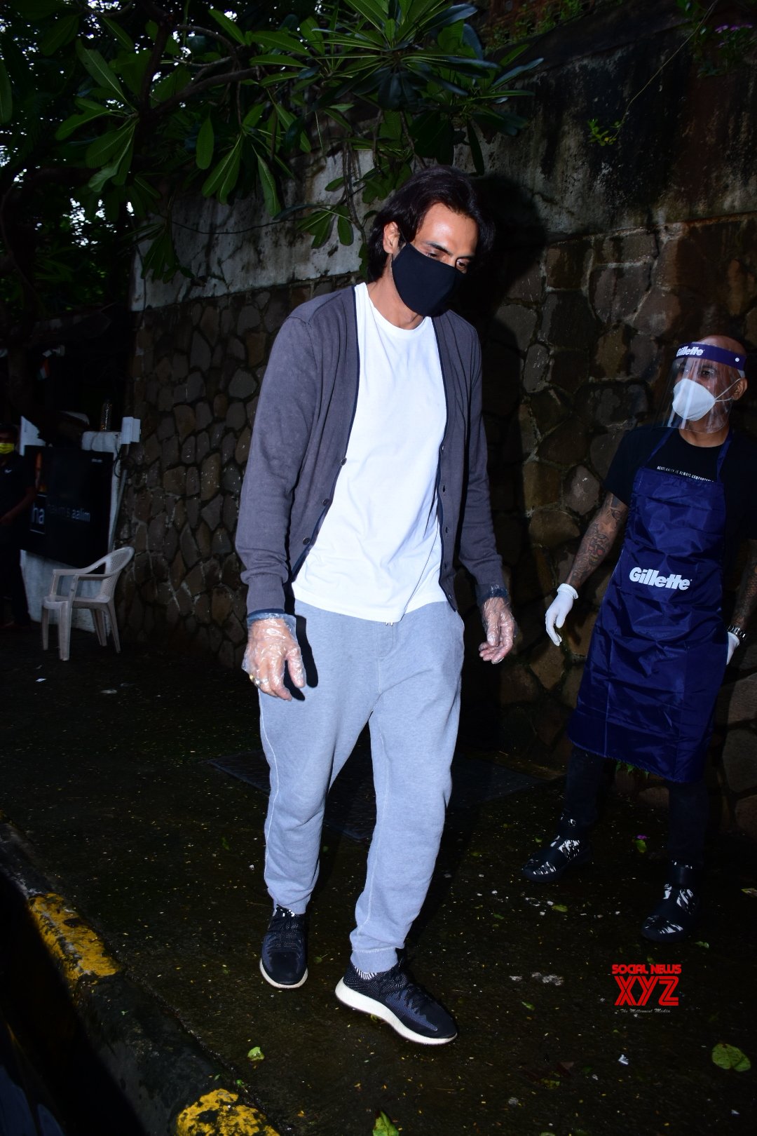 Arjun Rampal Spotted At Hakim Alim Salon In Bandra HD Gallery - Social ...
