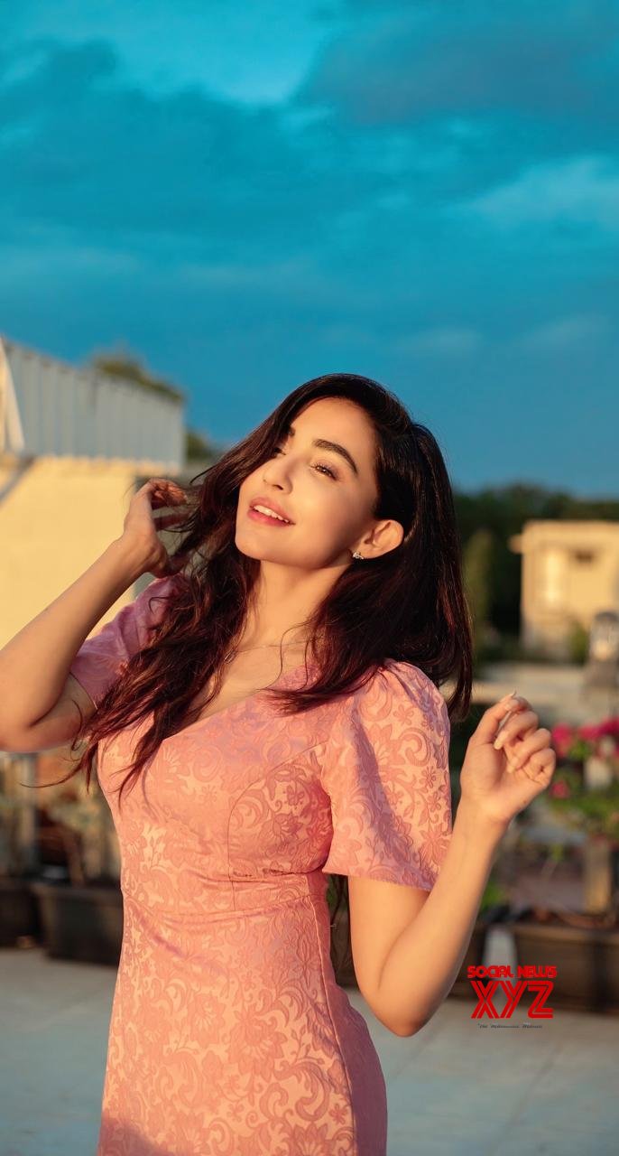 Actress Parvati Nair Latest Pretty In Pink Stills - Social News XYZ