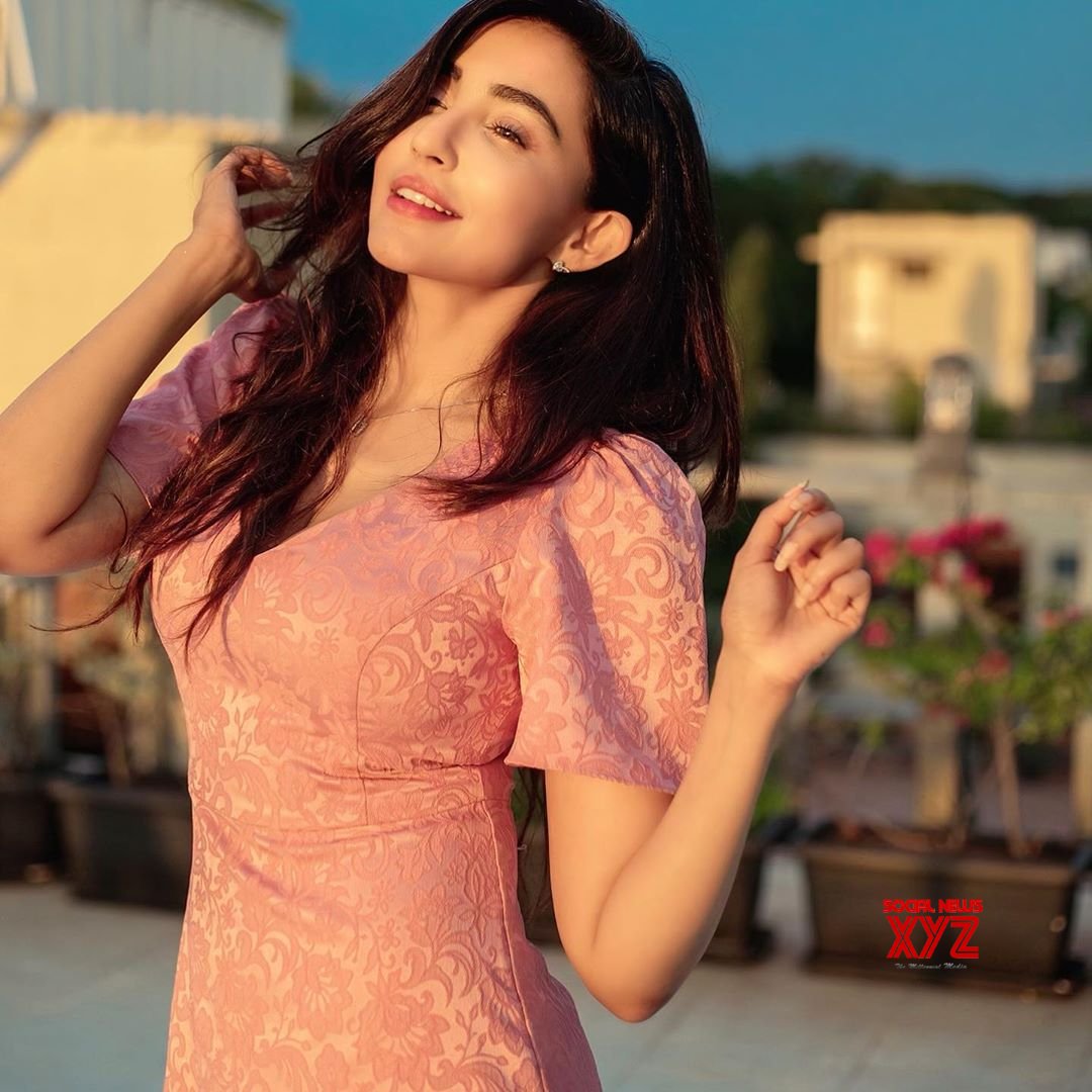 Actress Parvati Nair Latest Pretty In Pink Stills - Social News XYZ