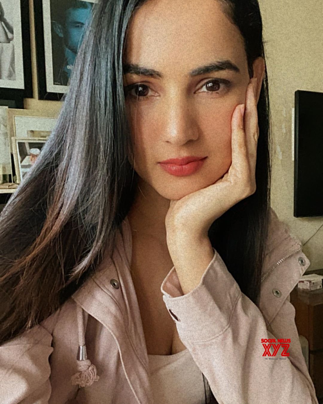 Actress Sonal Chauhan Latest Glam Stills - Social News XYZ