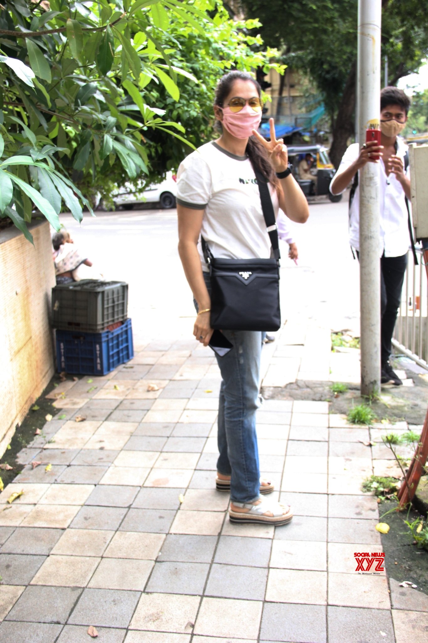 Actress Isha Koppikar Spotted At Bandra Gallery - Social News XYZ