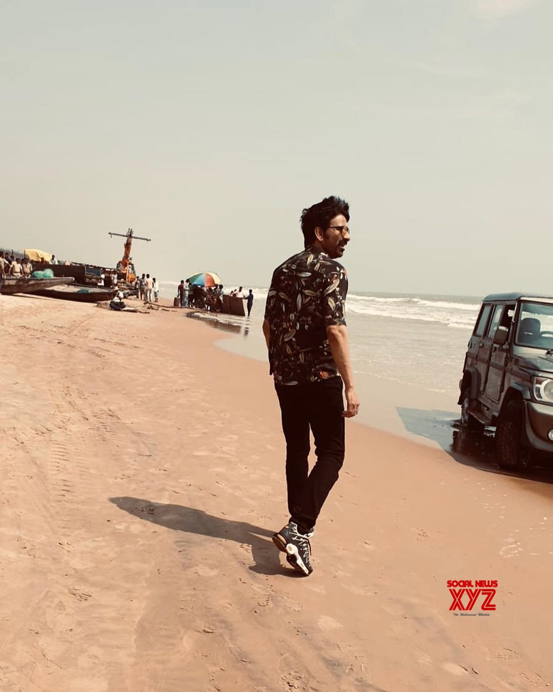 Mass Maharaja Ravi Teja Throwback Stills From Krack Movie Shoot ...