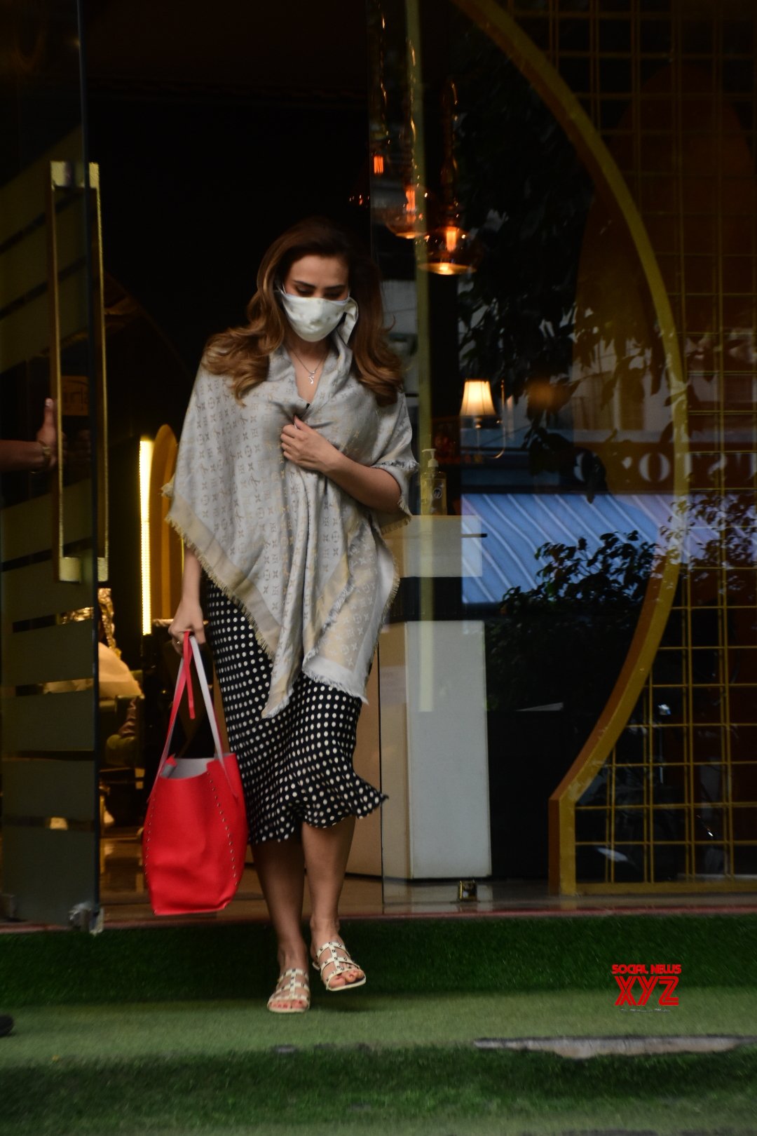 Lulia Vantur Spotted At Food Hall HD Gallery - Social News XYZ